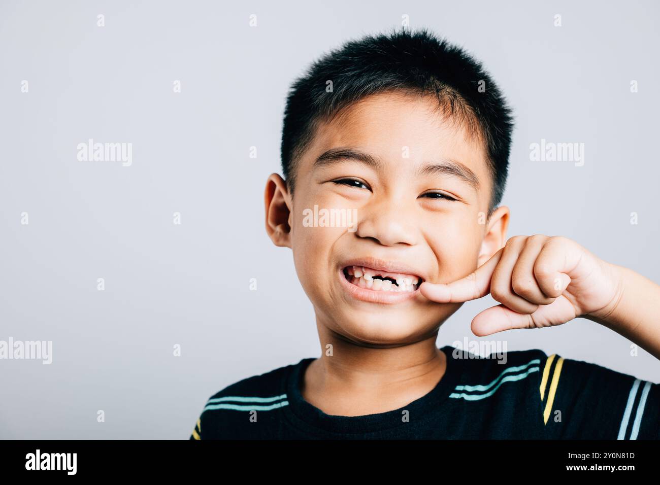 Child missing tooth asia hi-res stock photography and images - Alamy