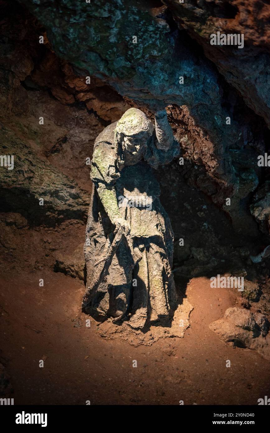 Sculpture of Mother Shipton in the cave Mother Shipton's Cave, tourist ...