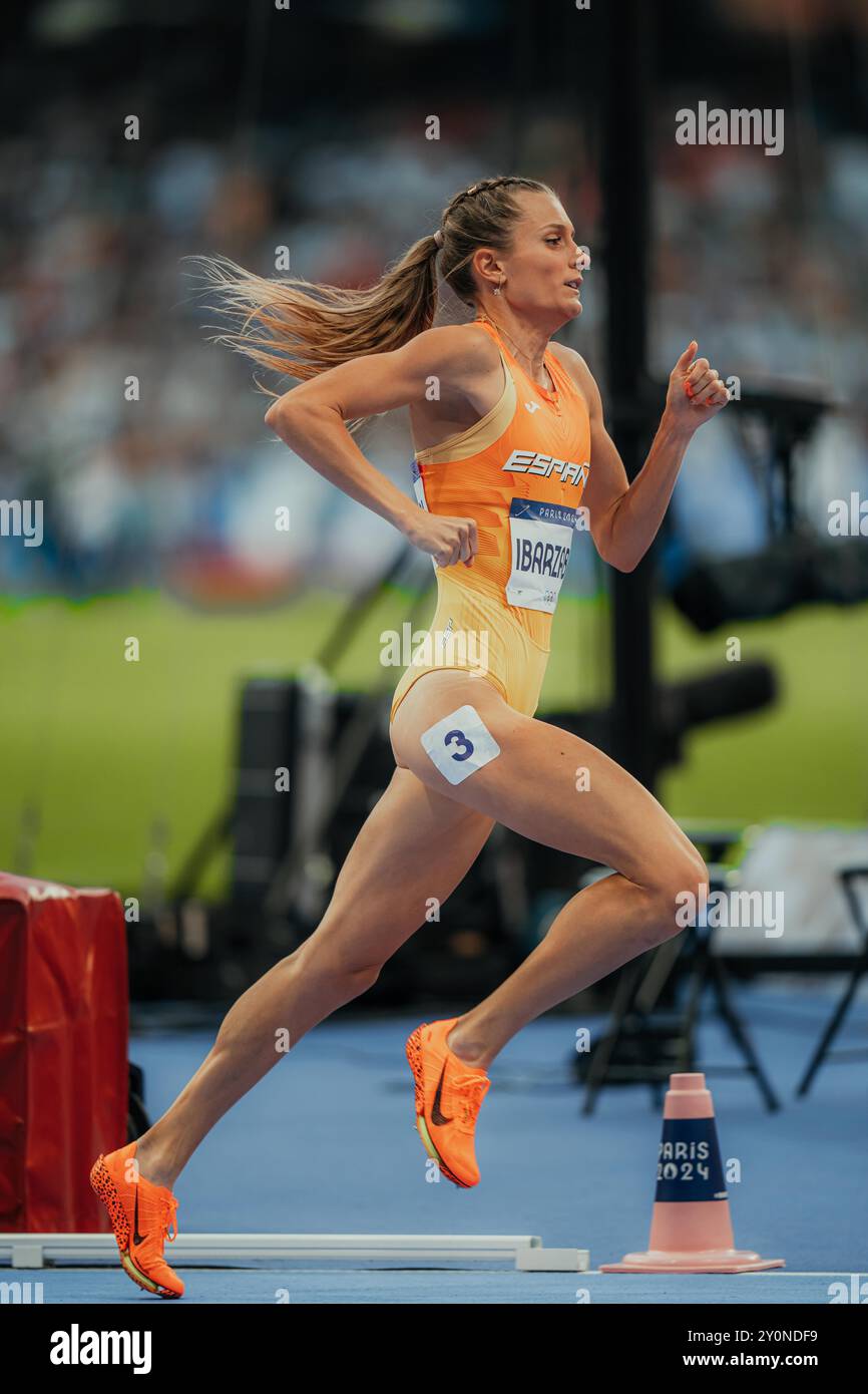 Lorea Ibarzabal participating in the 800 meters at the Paris 2024 ...
