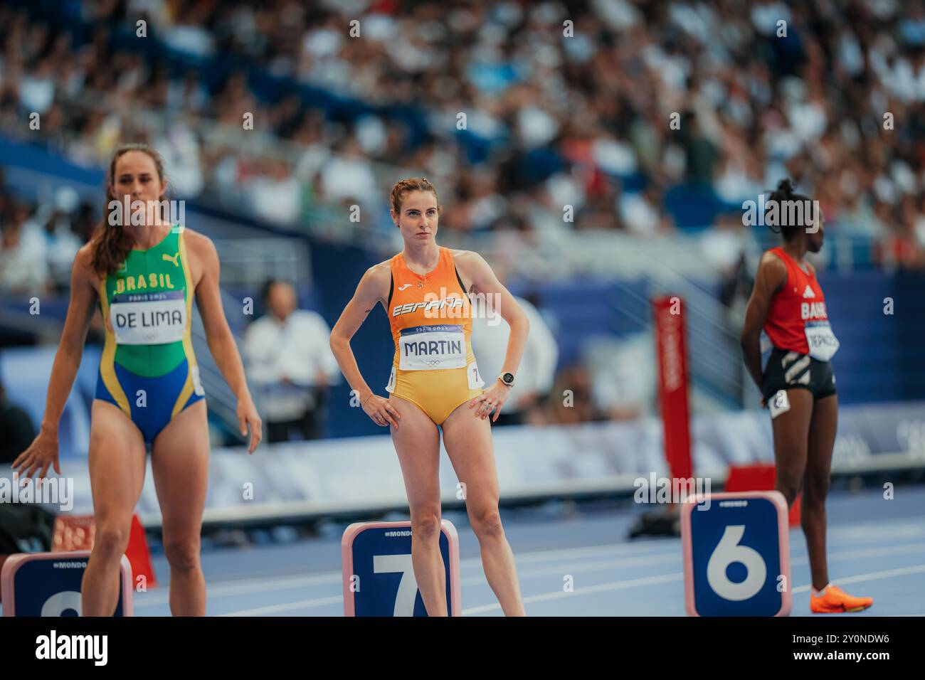 Lorena Martin participating in the 800 meters at the Paris 2024 Olympic ...
