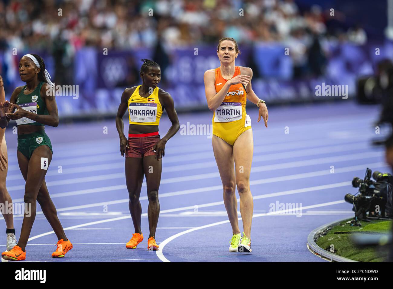Lorena Martin participating in the 800 meters at the Paris 2024 Olympic ...