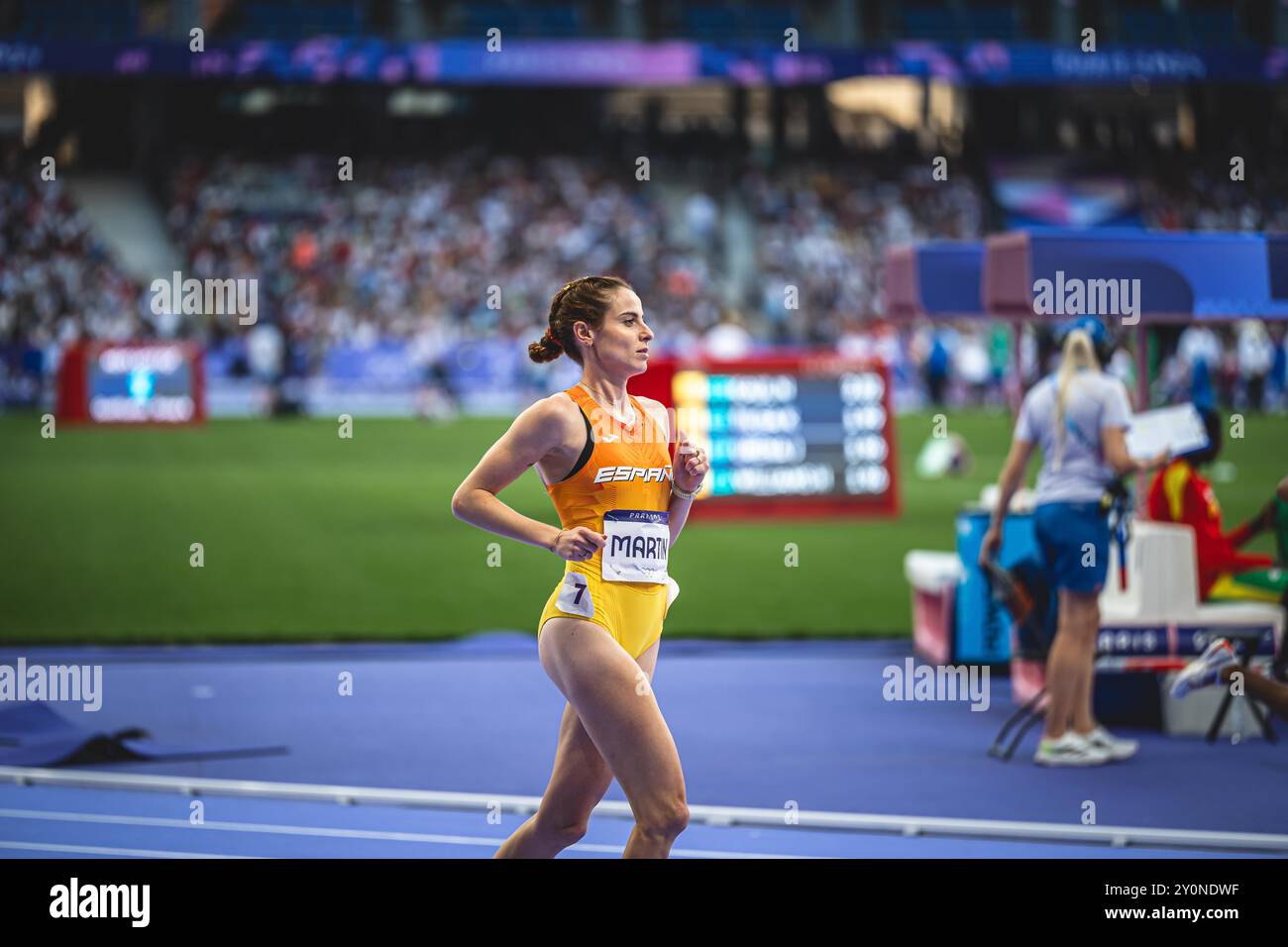 Lorena Martin participating in the 800 meters at the Paris 2024 Olympic ...