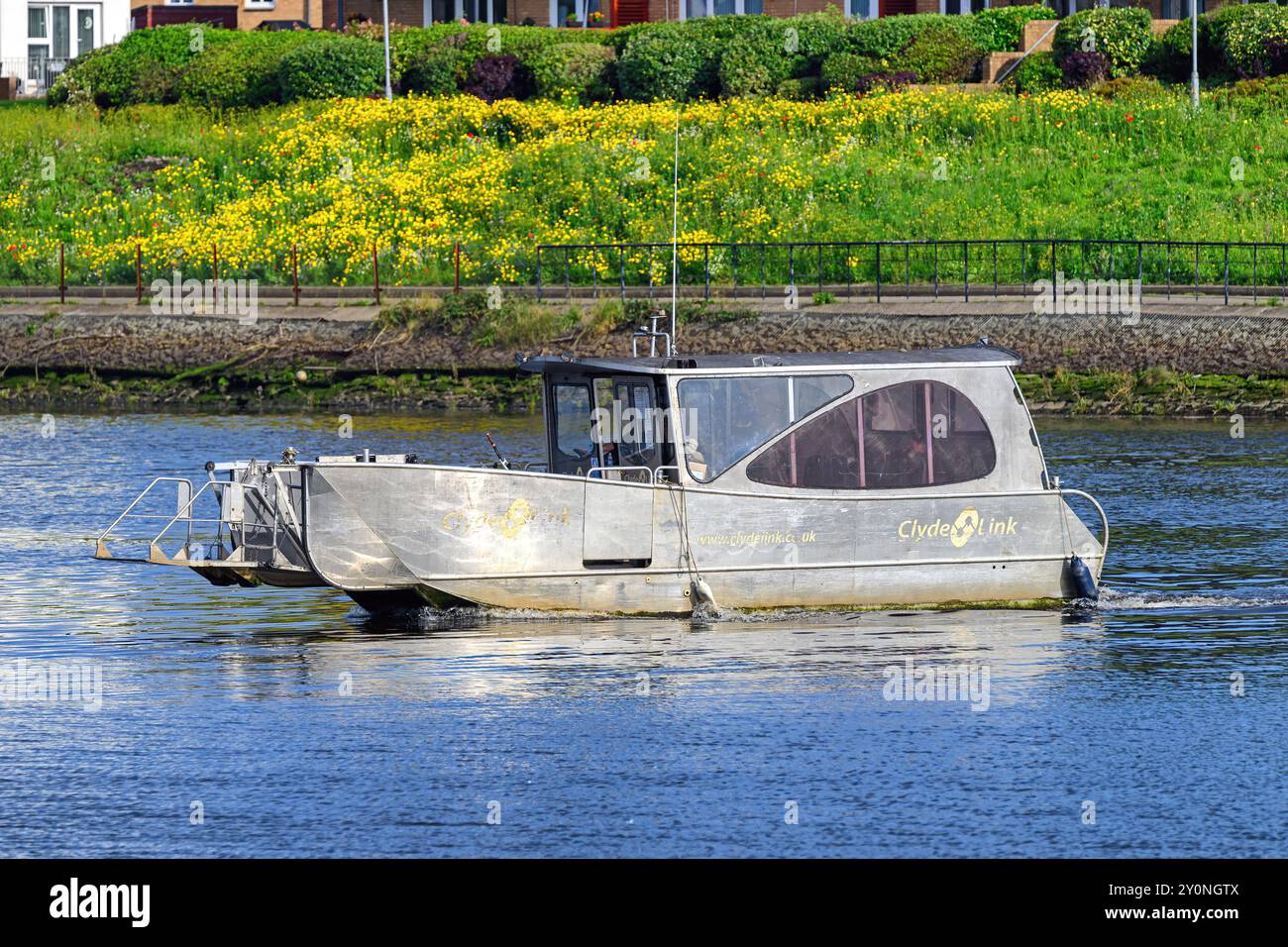 The Renfrew Yoker passenger ferry on the River Clyde Stock Photo - Alamy