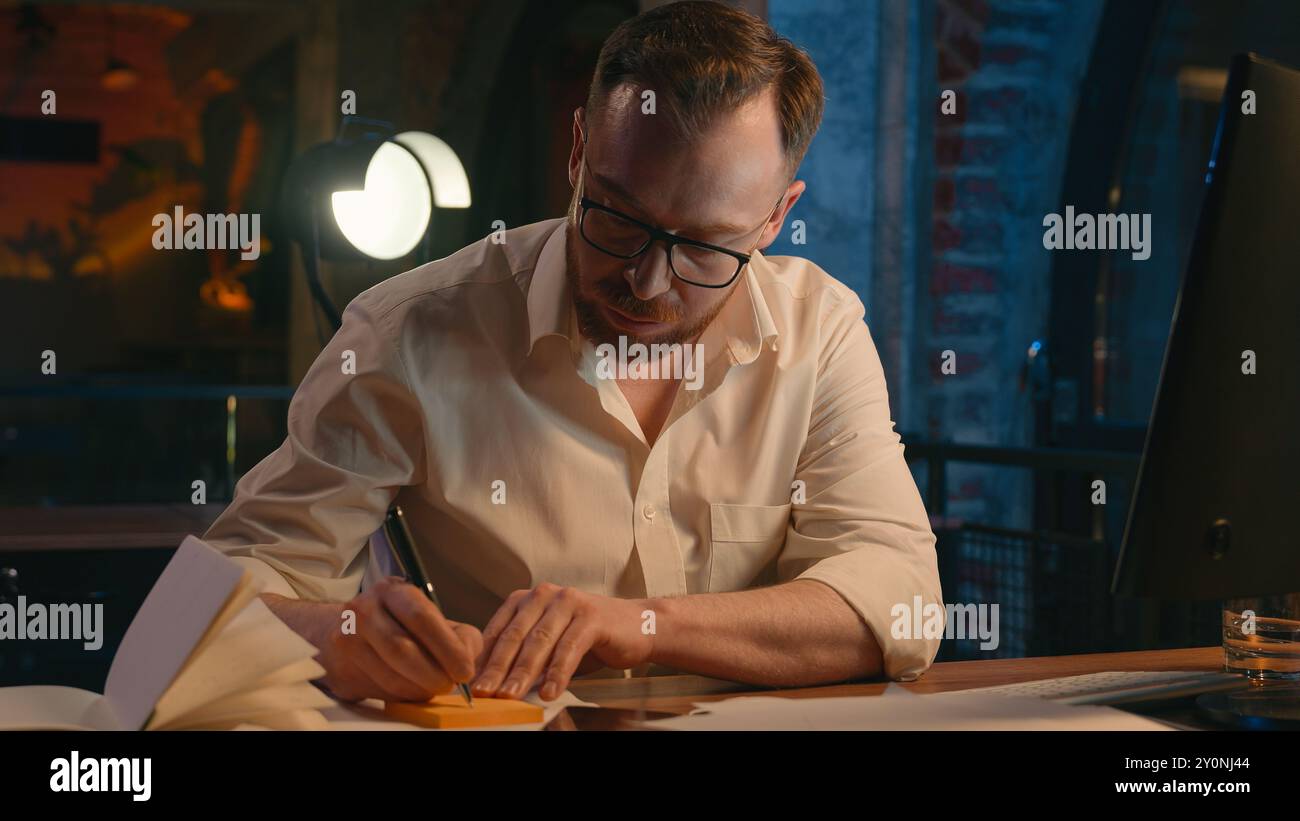 Writing document hide hi-res stock photography and images - Alamy