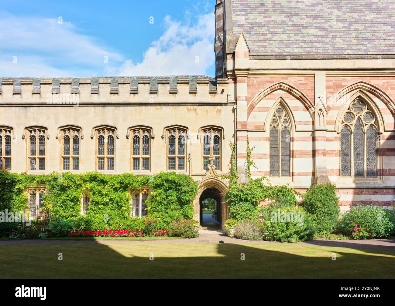 Garden in balliol college hi-res stock photography and images - Alamy