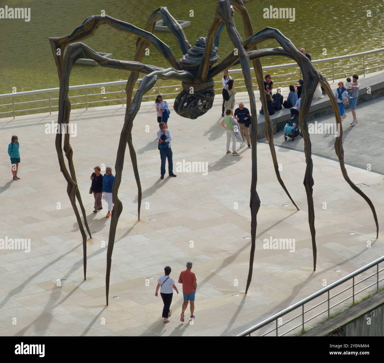 Louise Bourgeois sculpture Maman 9 metre high spider seen from above ...