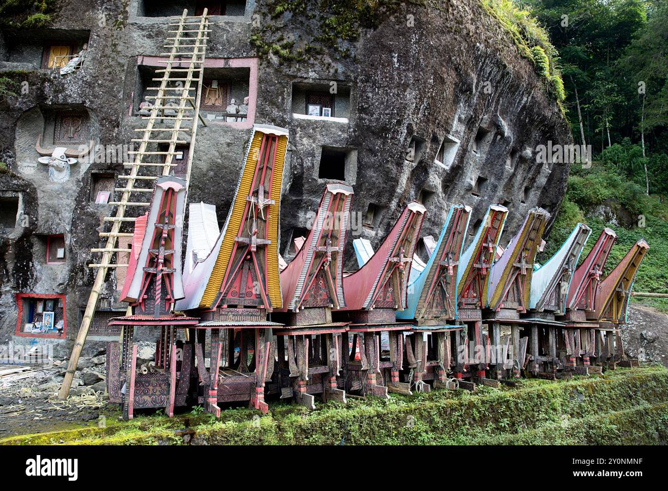 Loko Mata (Lo’ko) The biggest boulder in Tana Toraja with ancient caves ...