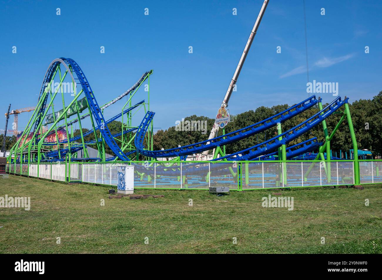 Muenchen, Aufbau zum 189. Oktoberfest auf der Theresienwiese ...