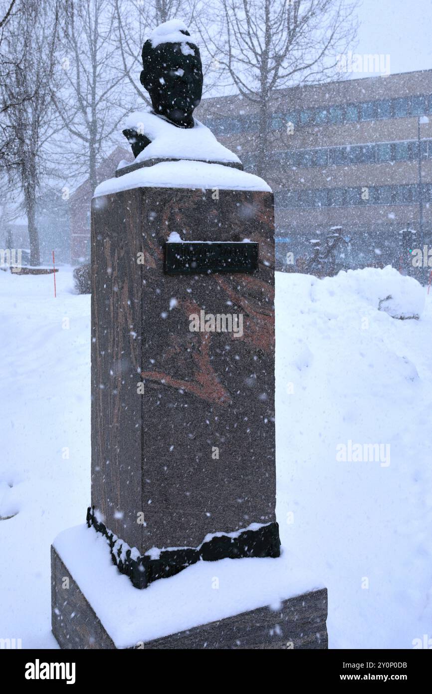 The Ingvald Jaklin statue, Tromsøya, 9008, Tromso city, Northern Norway Stock Photo - Alamy