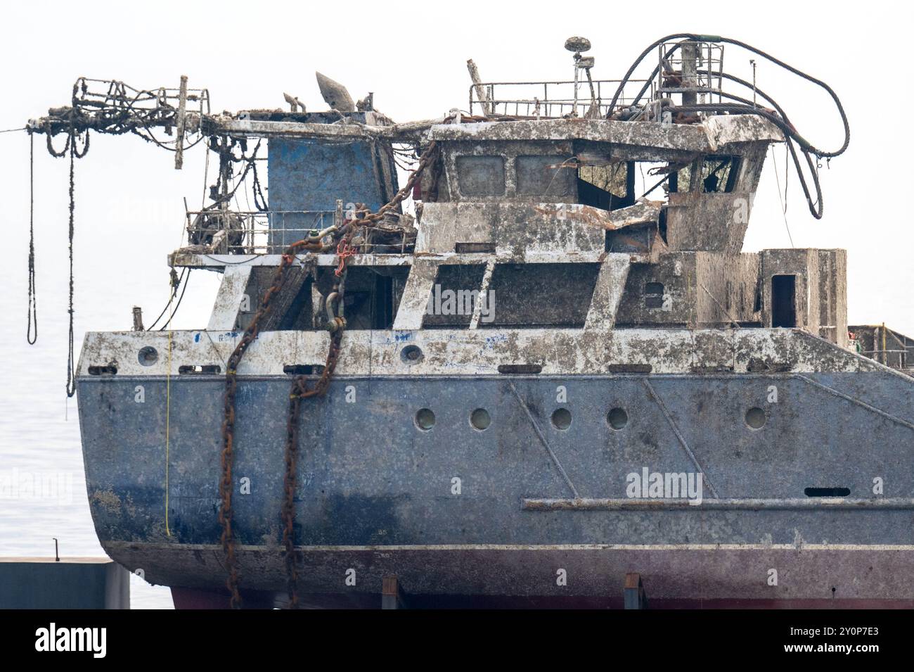 Nordsee, Germany. 03rd Sep, 2024. The already salvaged stern of the ...