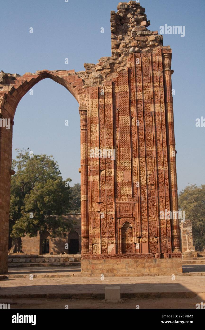 13th century qutub minar complex hi-res stock photography and images ...