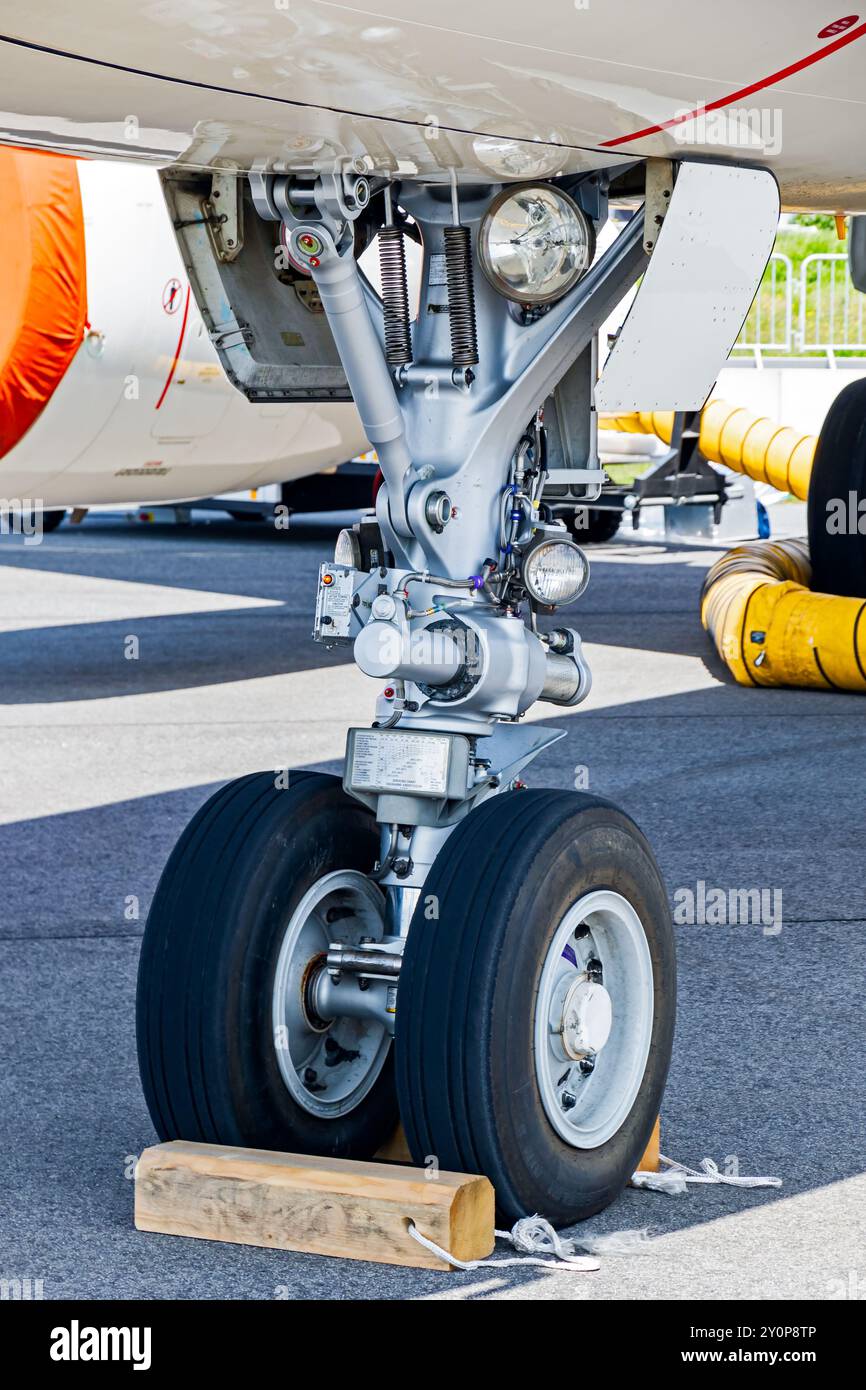 Landing gear on an Airbus A320 plane at Berlin-Schonefeld airport ...