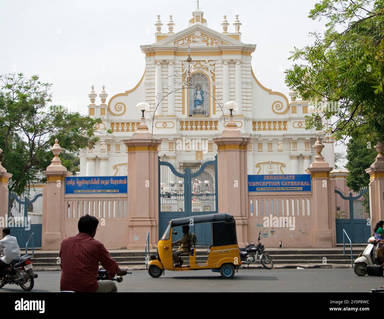 Cathedrale de limmaculee conception de pondichery hi-res stock ...
