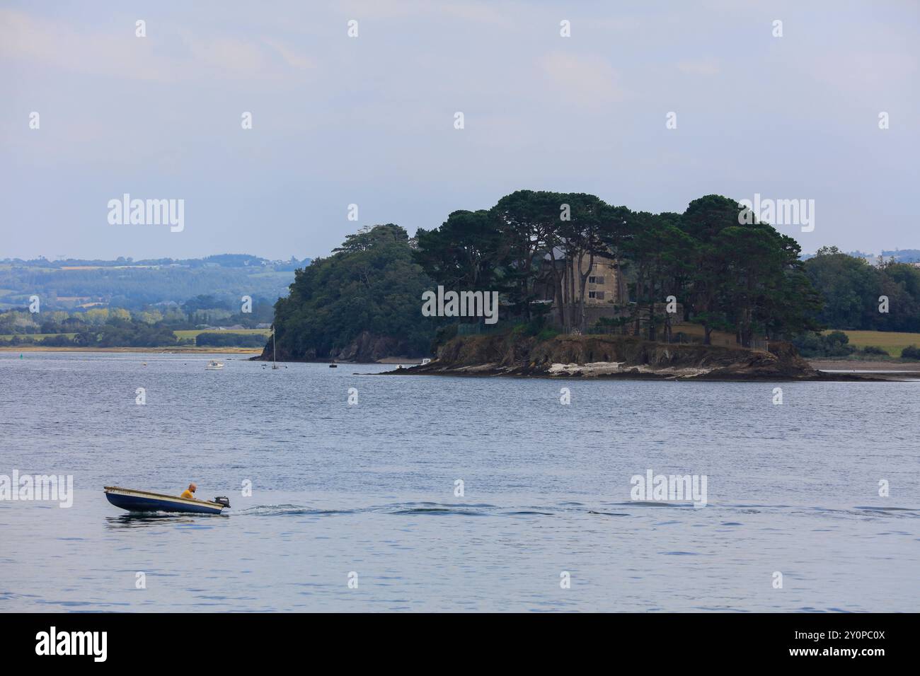 Klleine Insel Ile d Arun mit ehemalgiem Munitionsdepot Ancienne ...