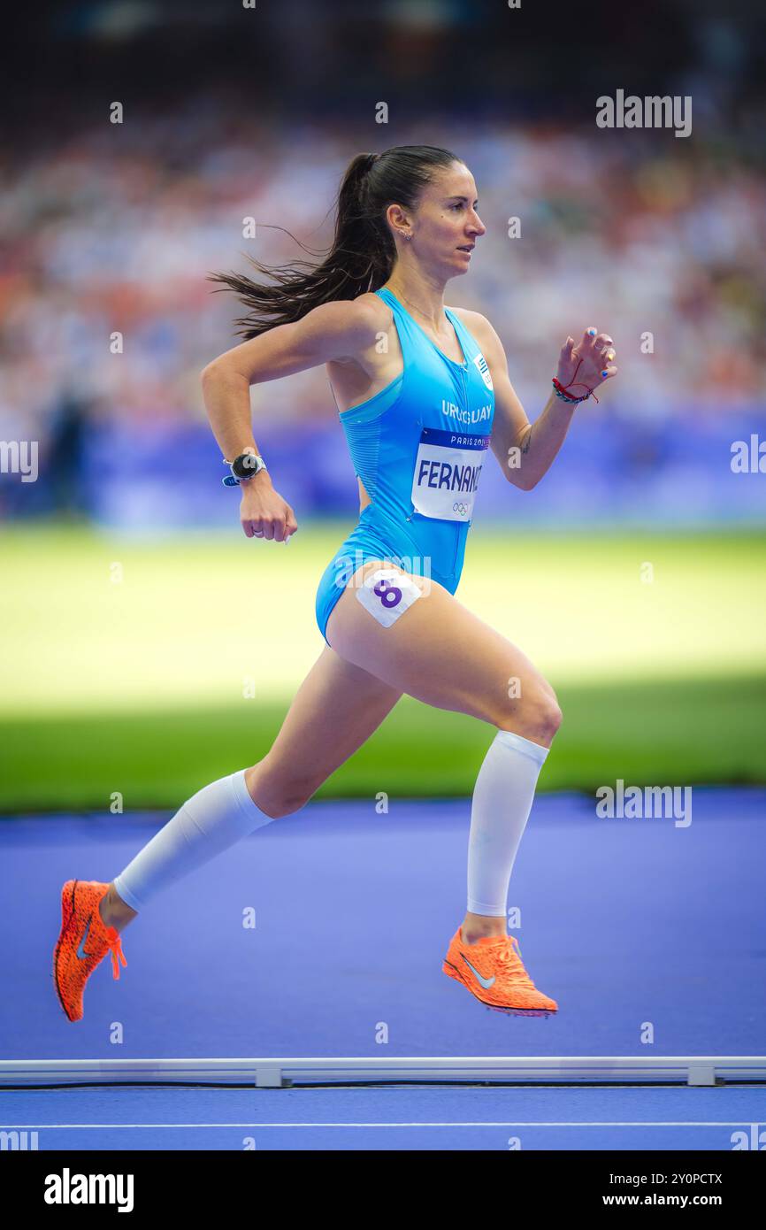 María Pía Fernández participating in the 1500 meters at the Paris 2024 ...