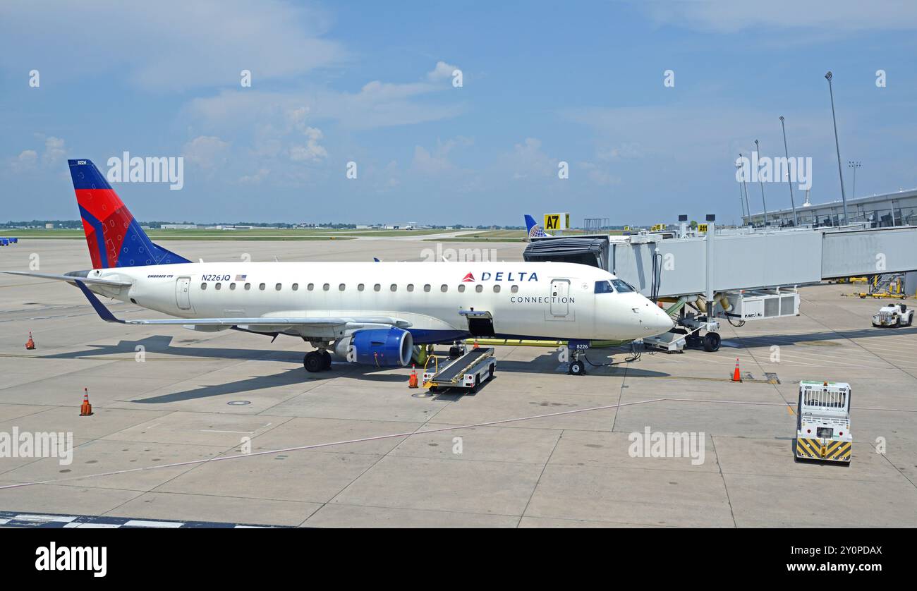 N226JQ Delta Connection Embraer 175 at Indianapolis International ...
