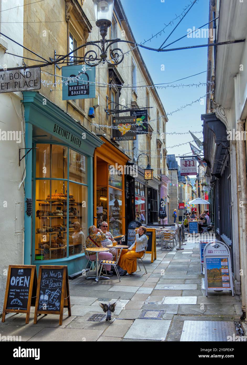 Street full shops in hi-res stock photography and images - Alamy