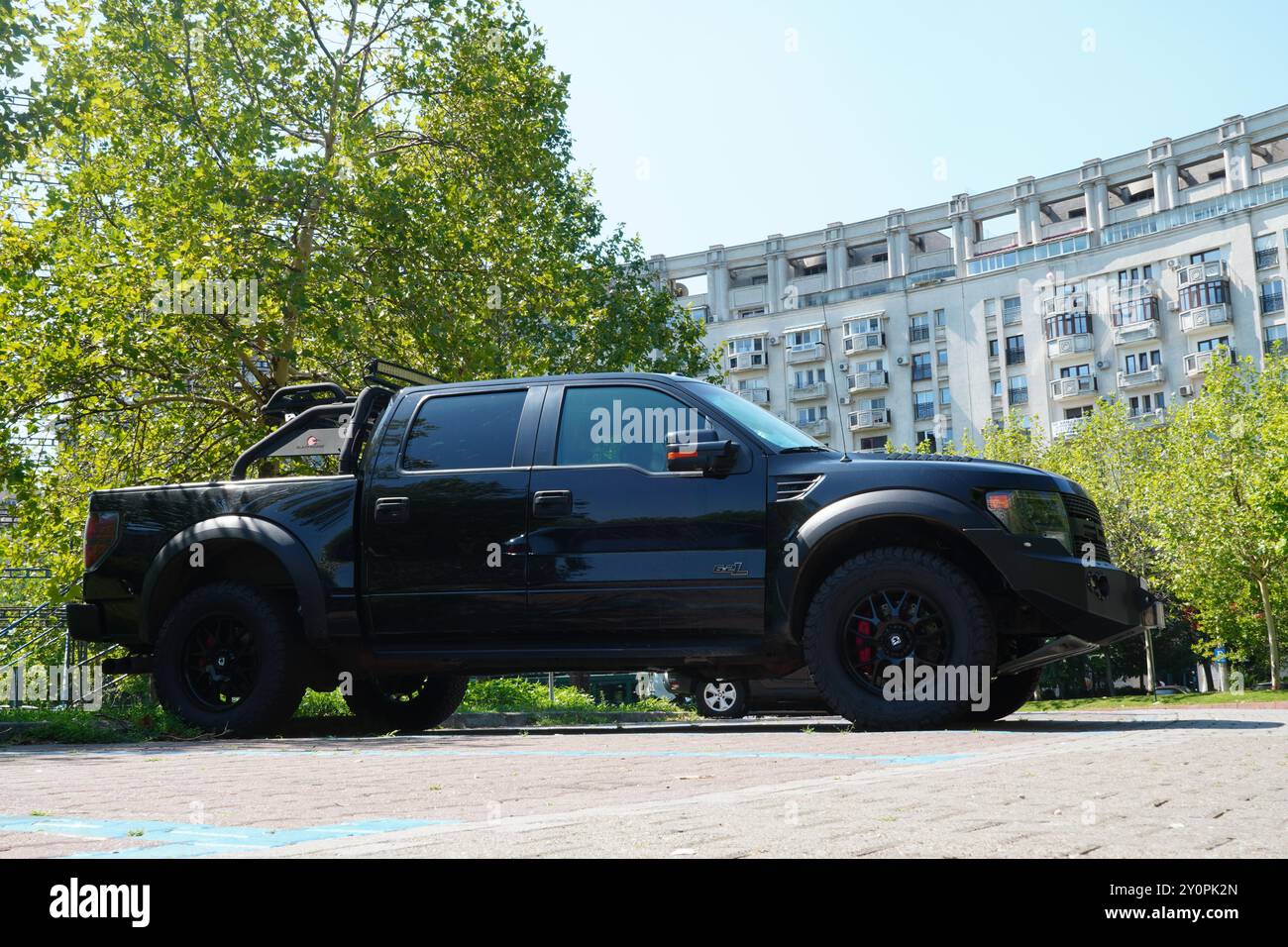 Black Ford F150 Raptor 2024