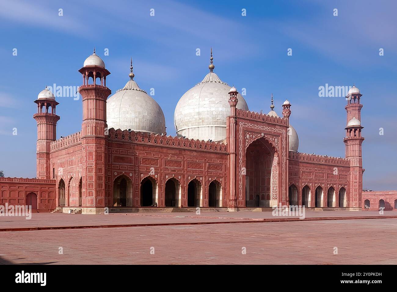 Badshahi Masjid Lahore with its Elegance of Mughal Art Stock Photo - Alamy