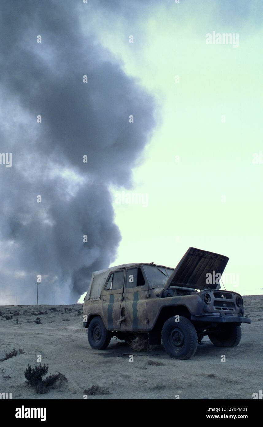 First Gulf War: 7th March 1991 Smoke from a burning oil well billows ...