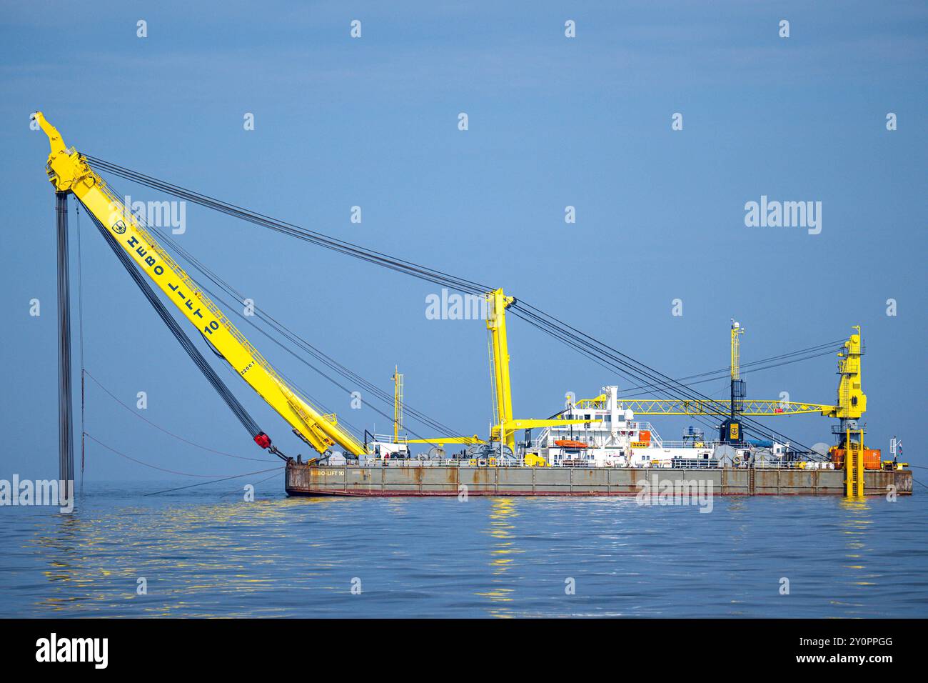 Nordsee, Germany. 03rd Sep, 2024. The Hebo Lift 10 floating crane ...