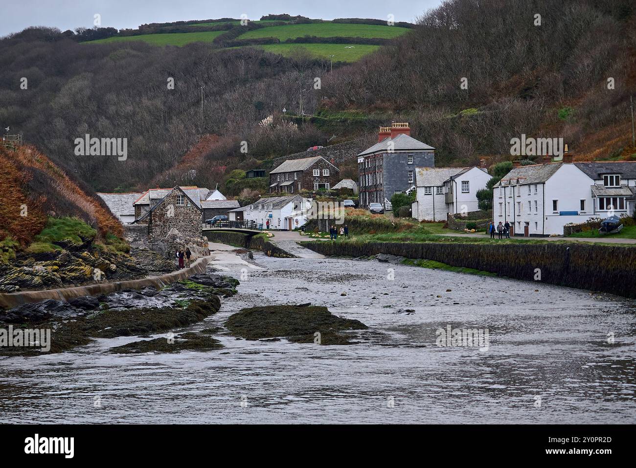 The village of Boscastle / Harbour Cornwall lies the River Valency ...