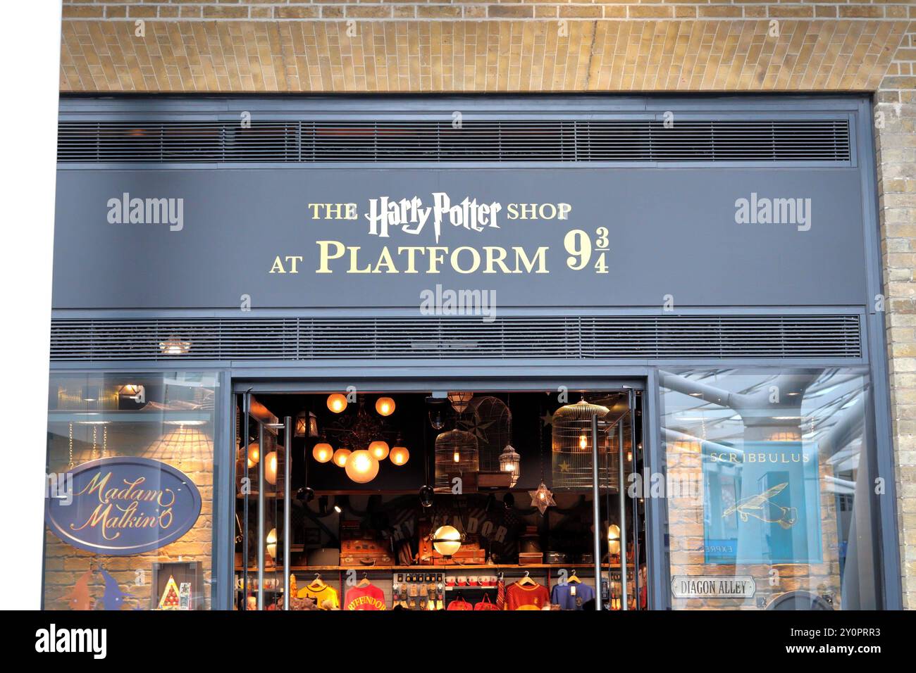 The Harry Potter Shop at Platform 9 3 4 in King's Cross, London ...