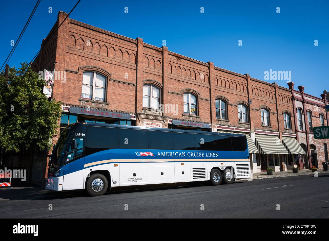 Tourists arrive by bus at the Pendleton Chinatown underground tour ...