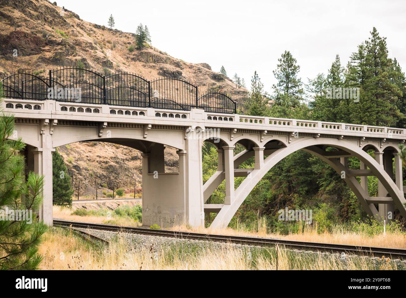 The historic one lane La Grande arch bridge at Perry Oregon., USA Stock ...