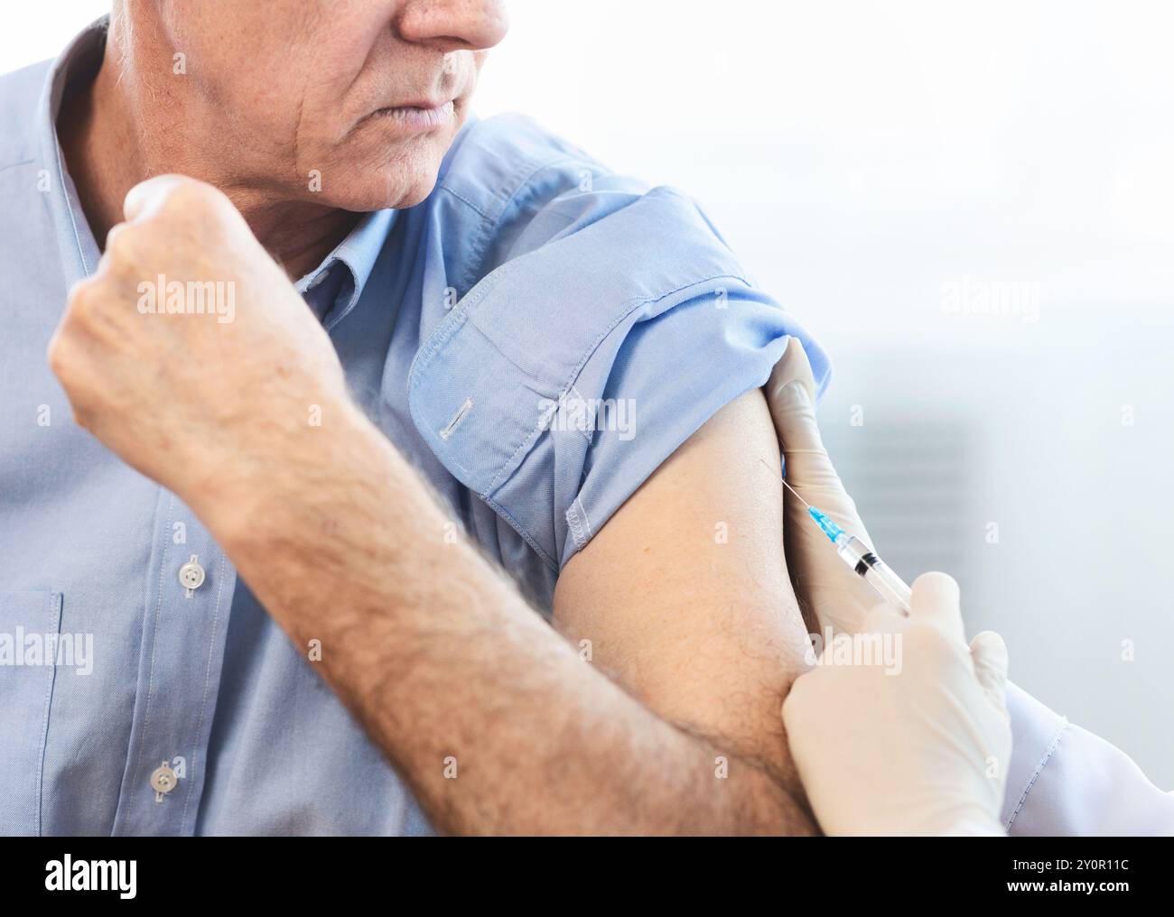 Closeup nurse doing vaccine injection hi-res stock photography and ...