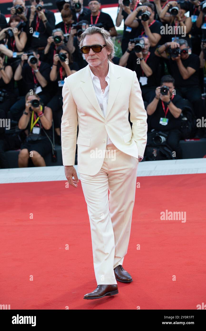 James Bond White Tuxedo Daniel Craig