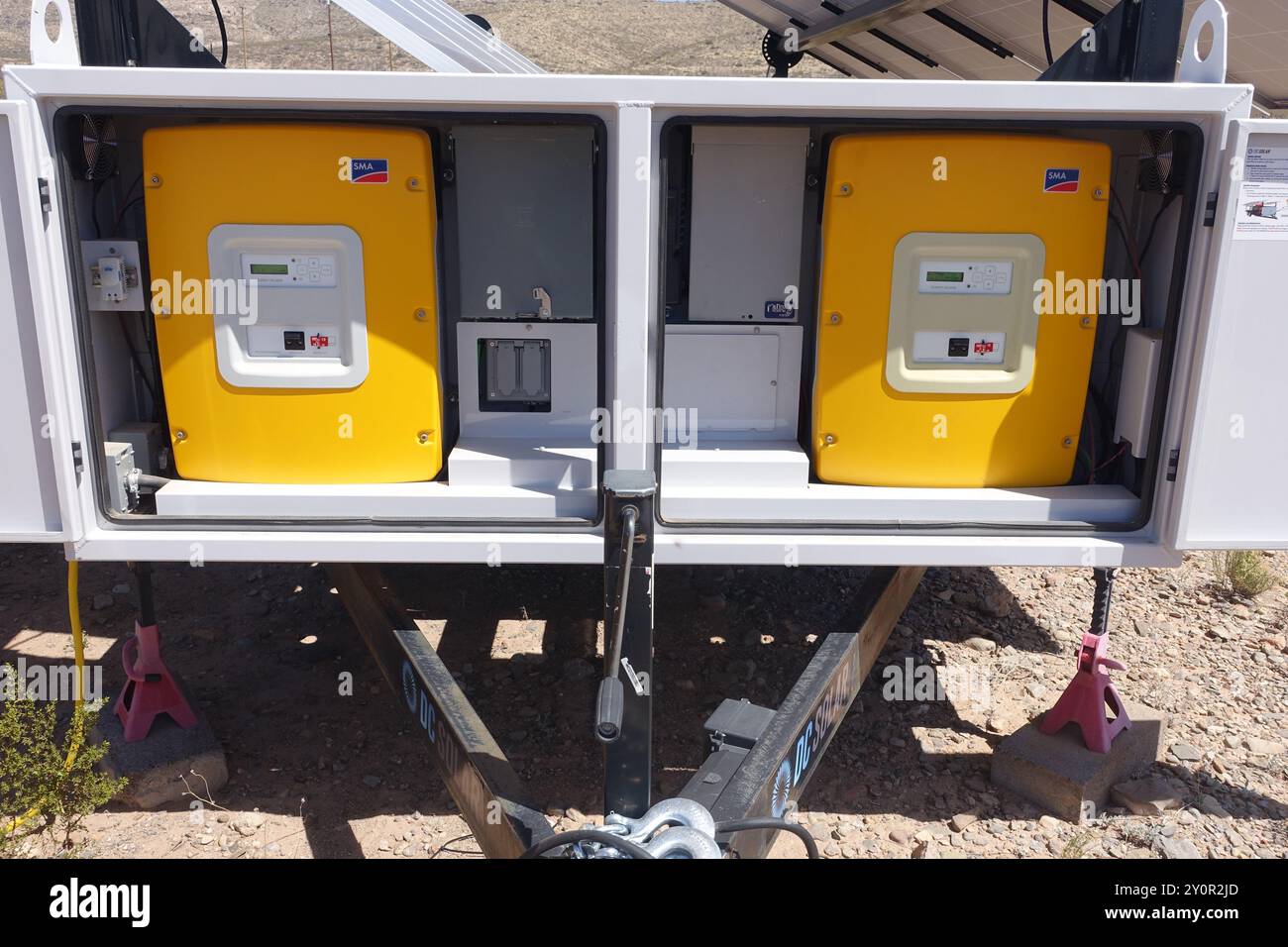 DC solar off grid power trailer from Government Auction Stock Photo - Alamy