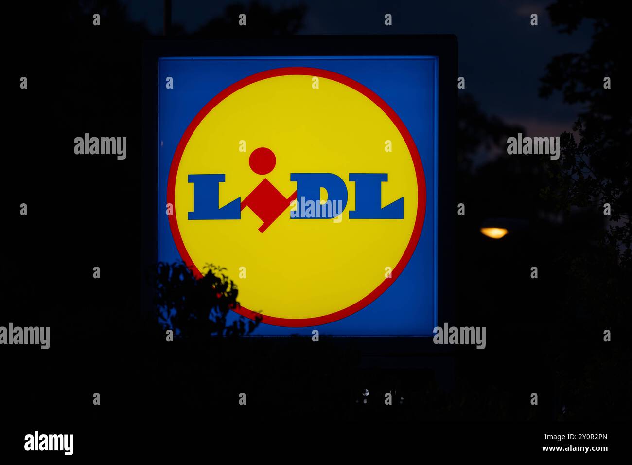 Easily recognizable logo hi-res stock photography and images - Alamy