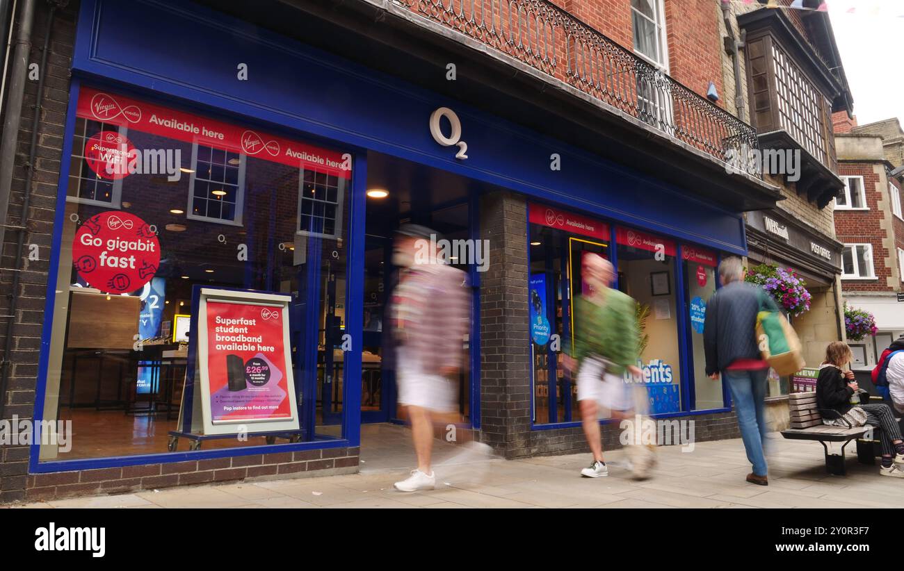 The O2 mobile phone store in Winchester, UK Stock Photo - Alamy
