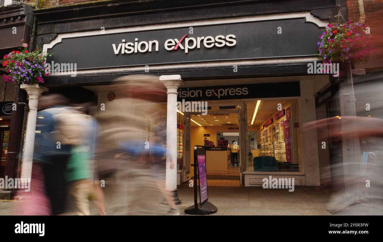The Vision Express stroe in Winchester Stock Photo - Alamy