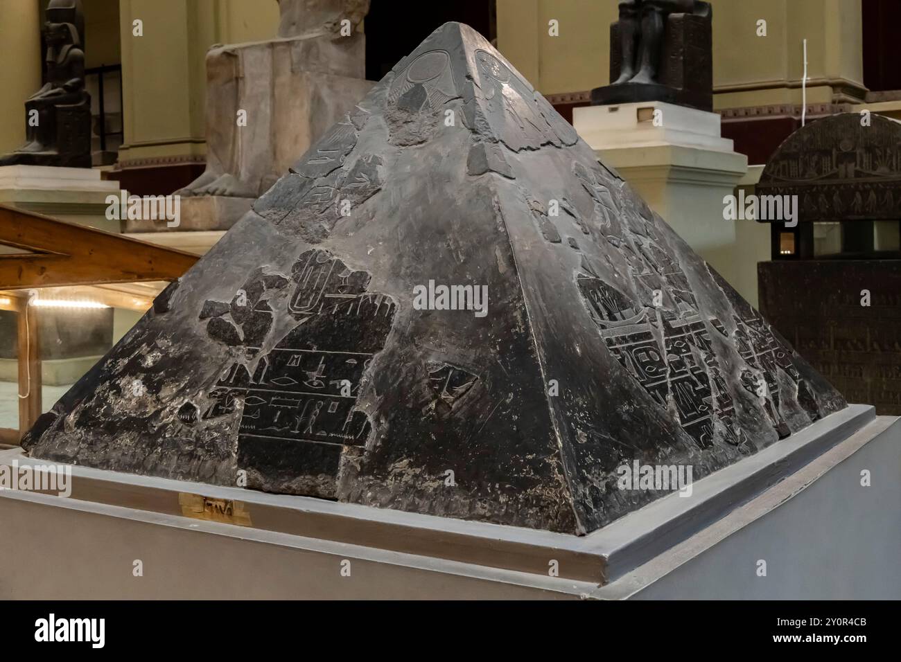 Egyptian hieroglyphics pyramid hi-res stock photography and images - Alamy