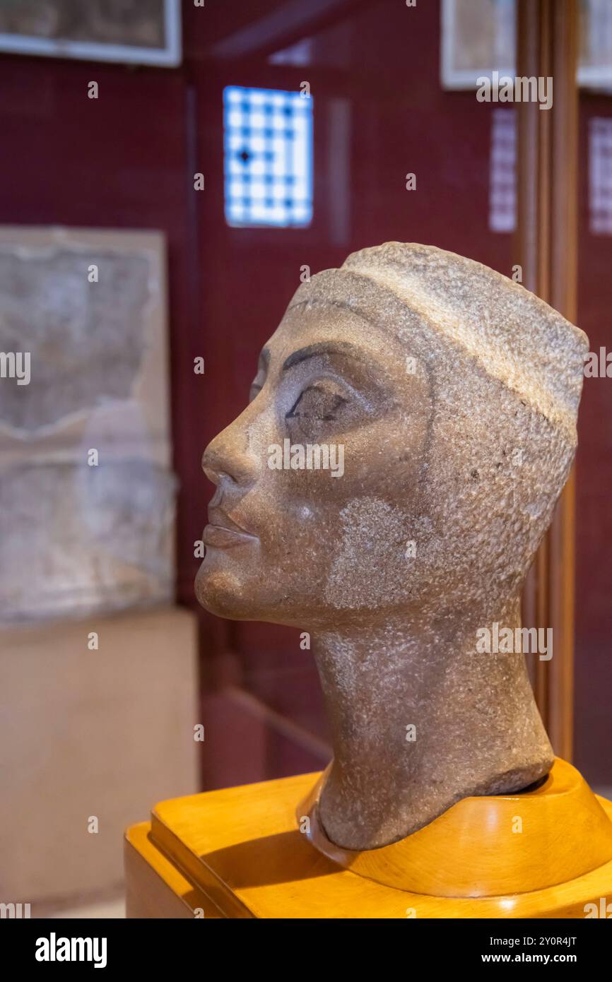 Egyptian Museum(Cairo museum), Head of Nefertiti, wife of king ...