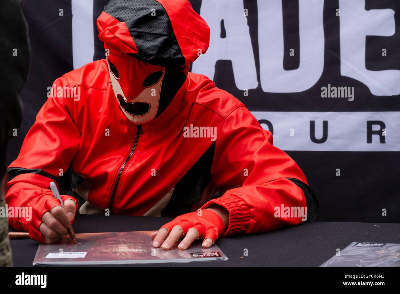 LYNKS, MEETING FANS, 2024: The musical artist LYNKS meets fans at the ...