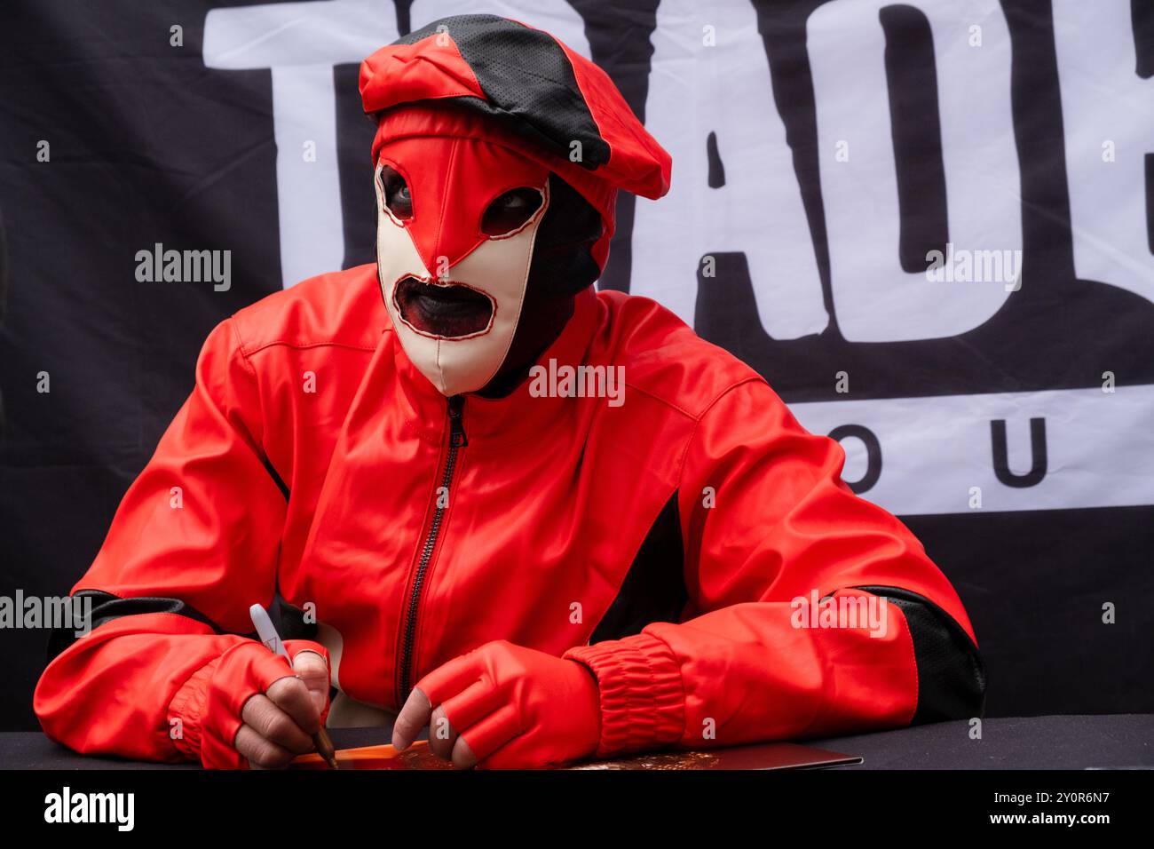 LYNKS, MEETING FANS, 2024: The musical artist LYNKS meets fans at the ...