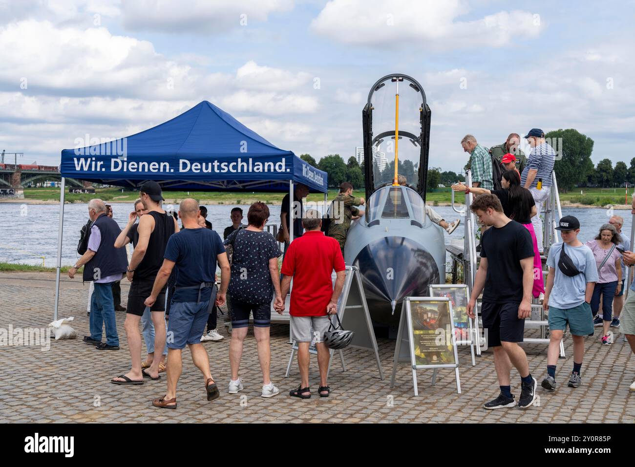 The Bundeswehr at the NRW Day in Cologne, information and recruitment, cockpit model of a ...
