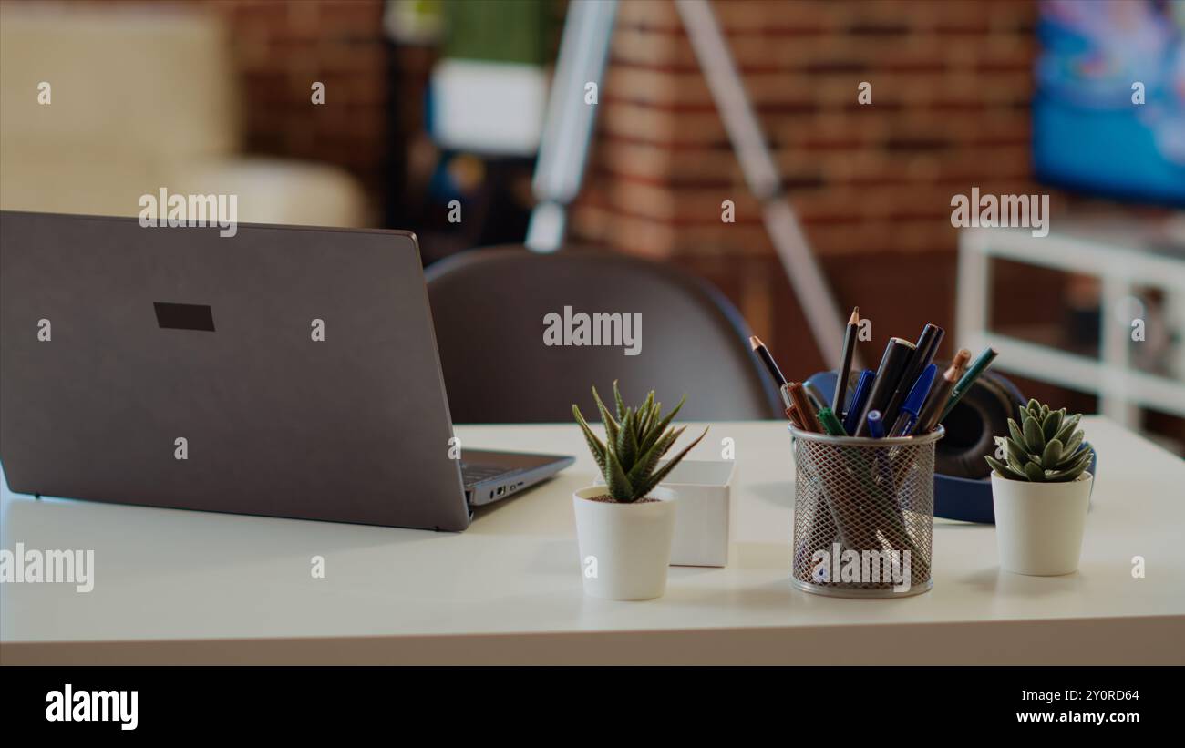 Panning indoor plants on table hi-res stock photography and images - Alamy