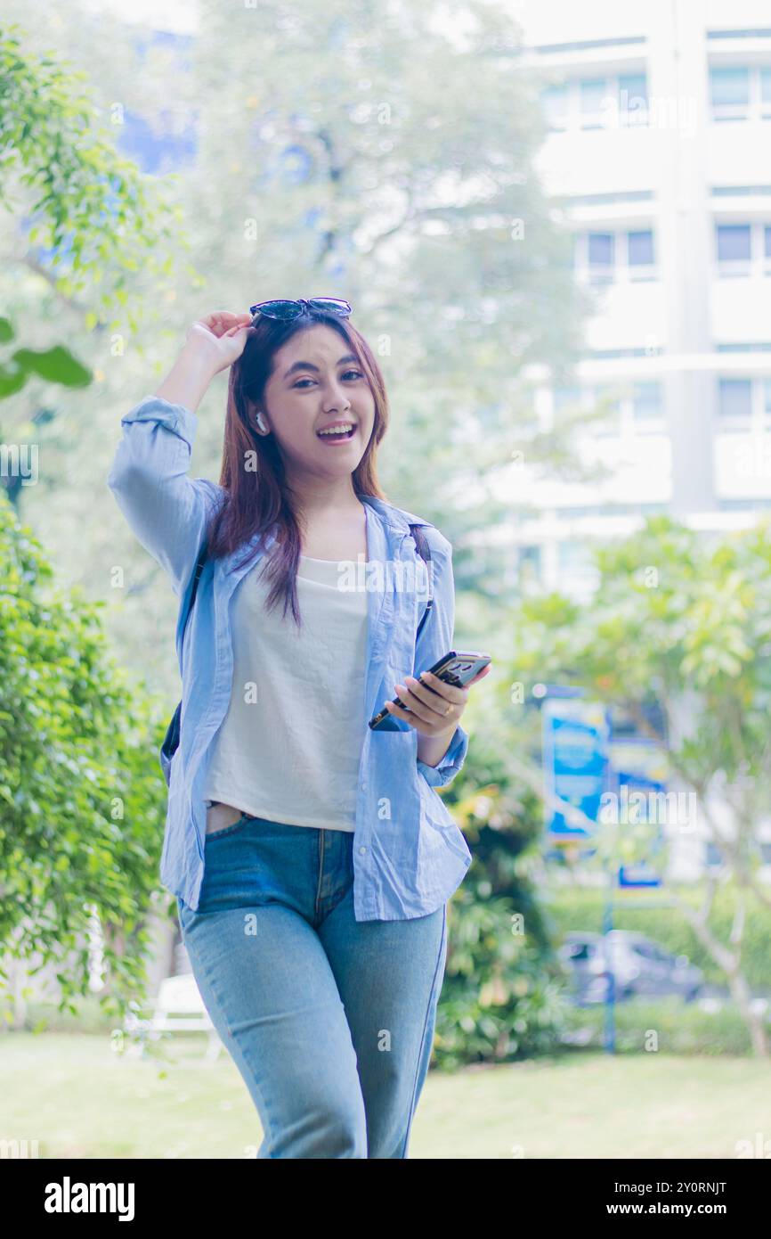 Asian girl on campus hi-res stock photography and images - Alamy