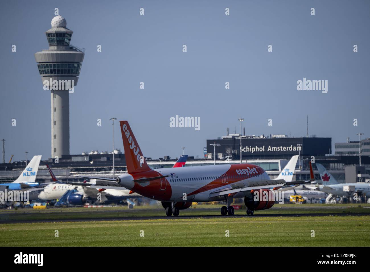 Easyjet Airbus A320-251N, aircraft landing at Amsterdam Schiphol ...