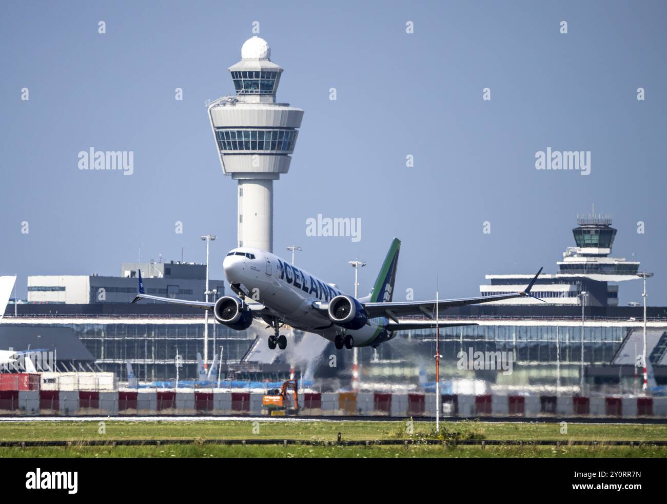 Icelandair aircraft taking off at Amsterdam Schiphol Airport, Kaagbaan ...
