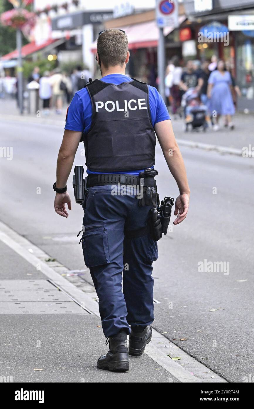 Policeman back label Police Stock Photo - Alamy