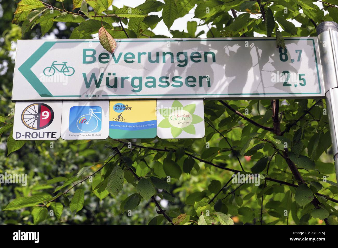 Direction signs to Beverungen, Wuergassen, distance, symbol, various ...