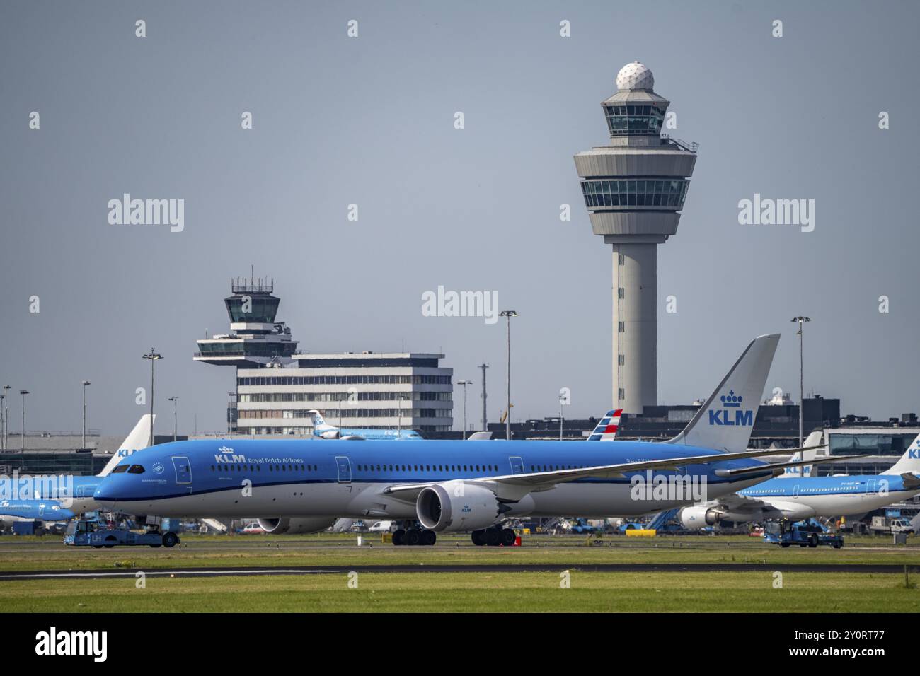 Aircraft at Amsterdam Schiphol Airport, taxiway, apron, air traffic ...