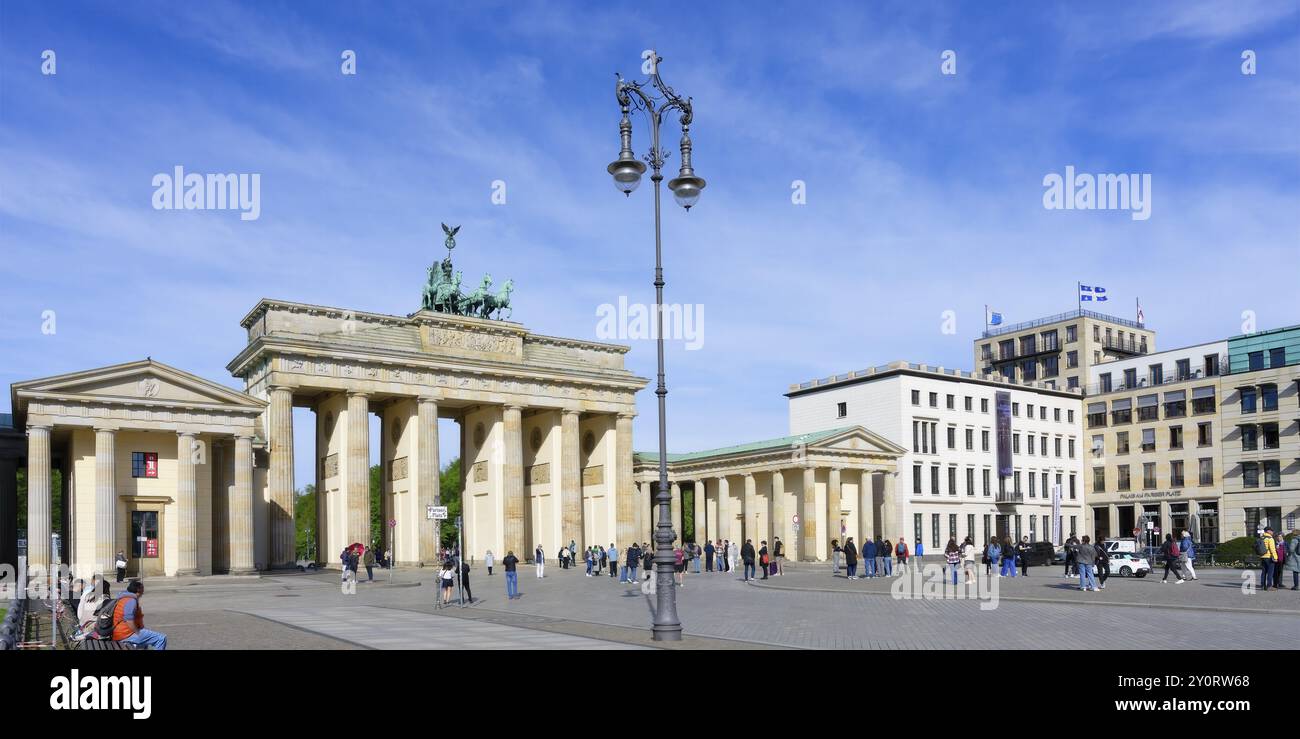 Neoclassical Brandenburg Gate, Paris Square, Under den Linden, Berlin ...