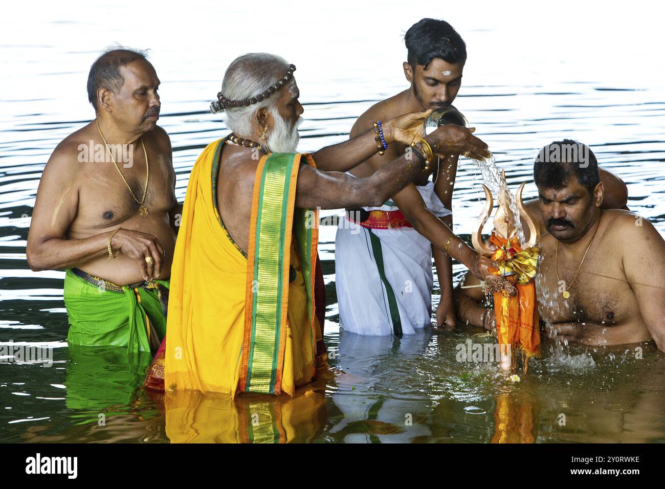 Head priest Siva Sri Arumugam Paskarakurukkal in the Datteln-Hamm canal ...