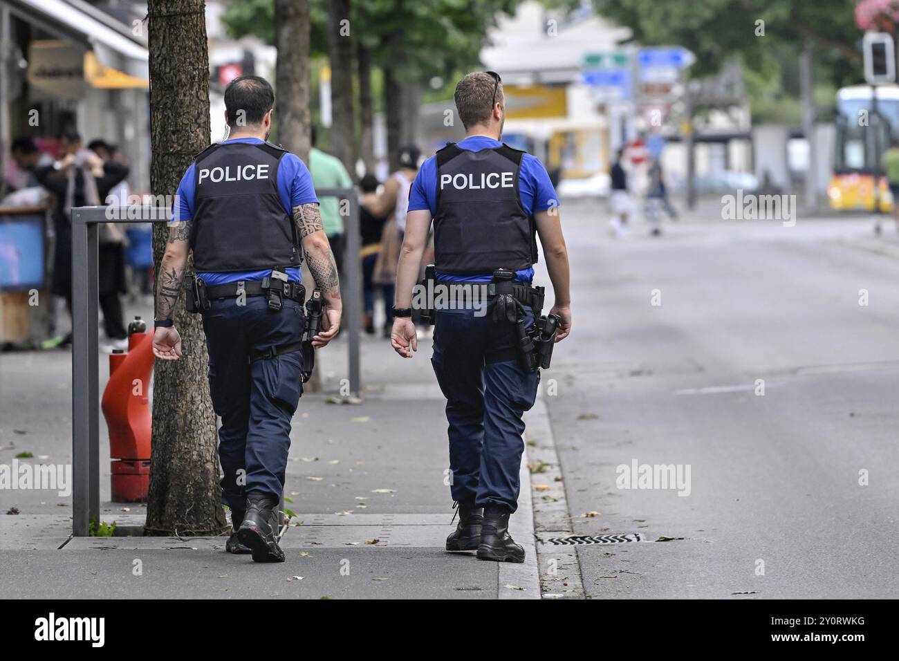 Back of police hi-res stock photography and images - Alamy
